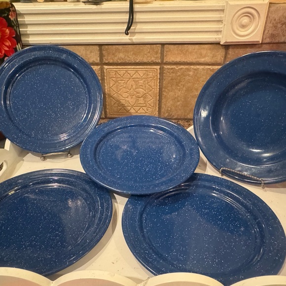 The Unbranded Brand | Dining | 4 Blue White Speckled Enameled Plates ...